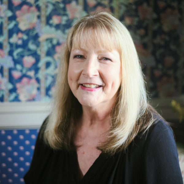 Meet the Team – Iridescence Salon